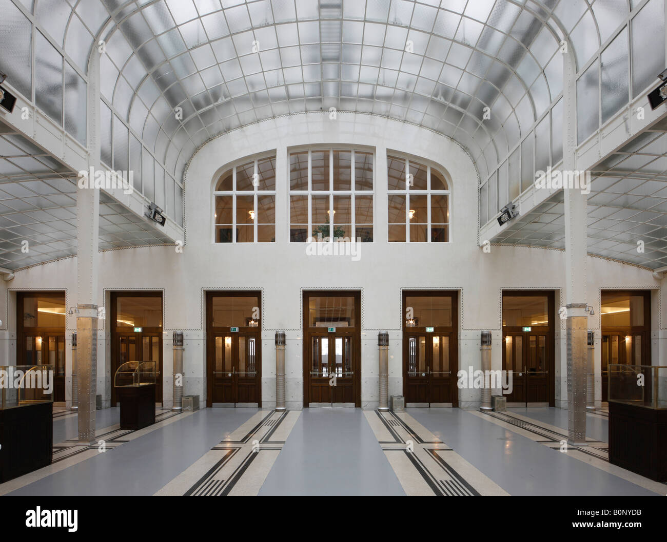 Wien, Postsparkassenamt (1904-1912) von Otto Wagner erbaut ...