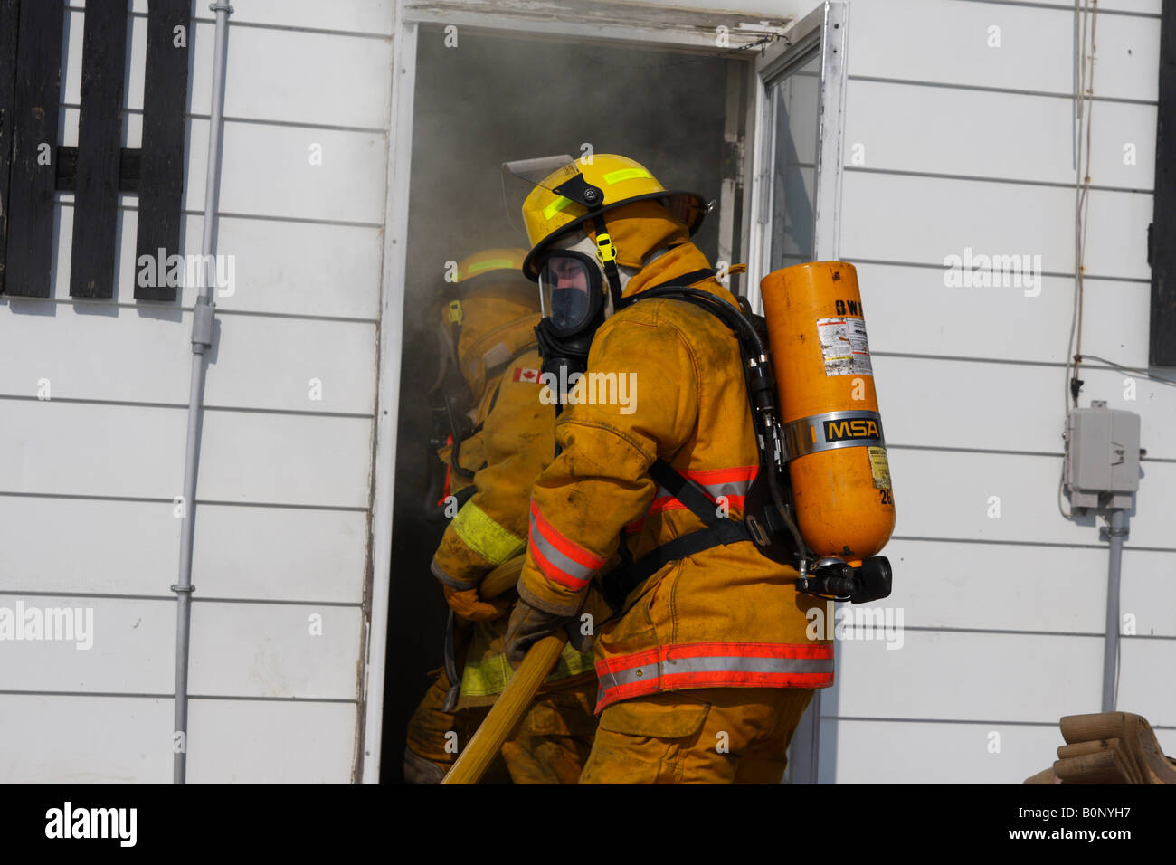 Firefighters enter the smoke and heat Stock Photo - Alamy
