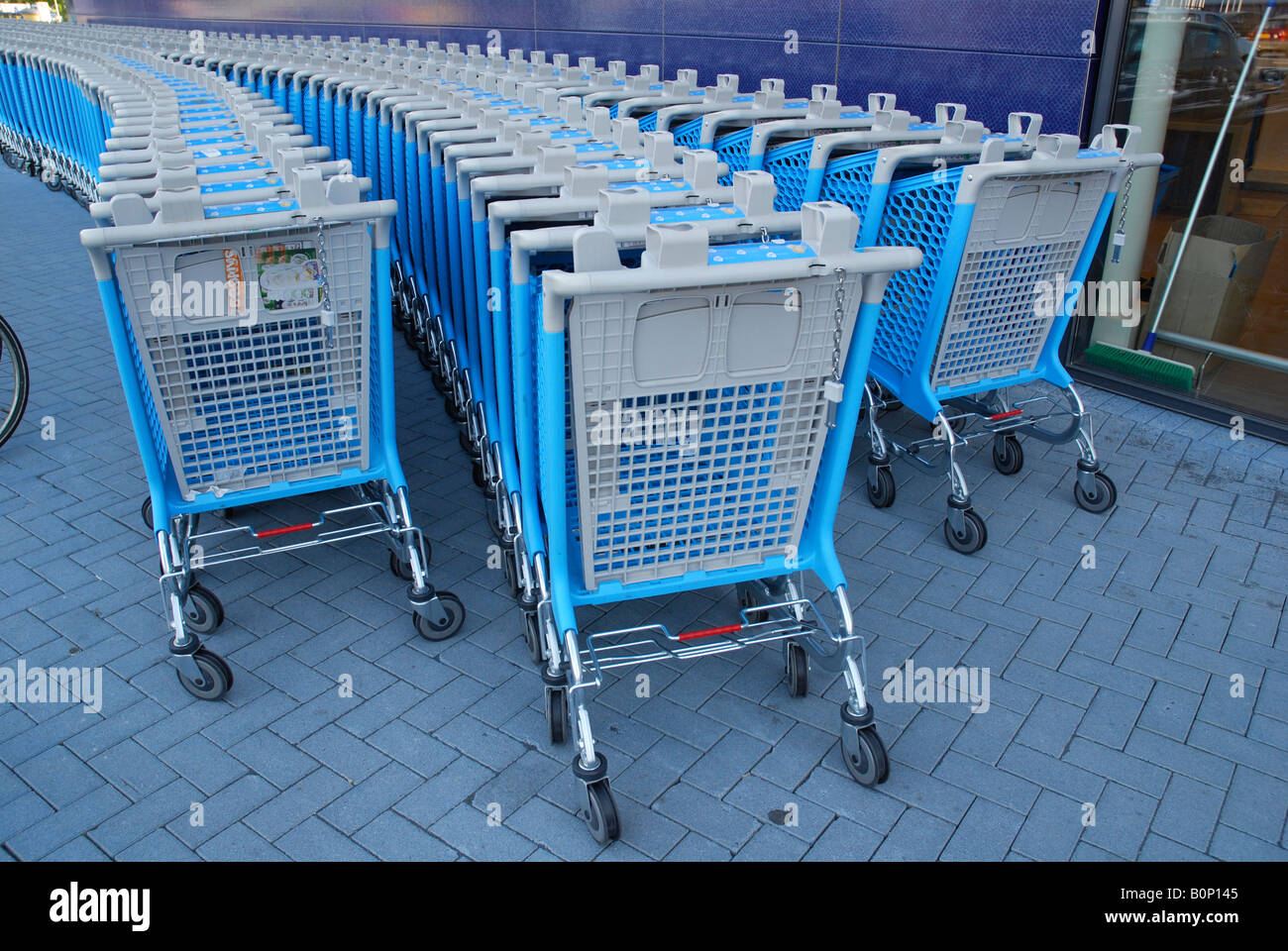 Shopping trolleys moving hi-res stock photography and images - Alamy