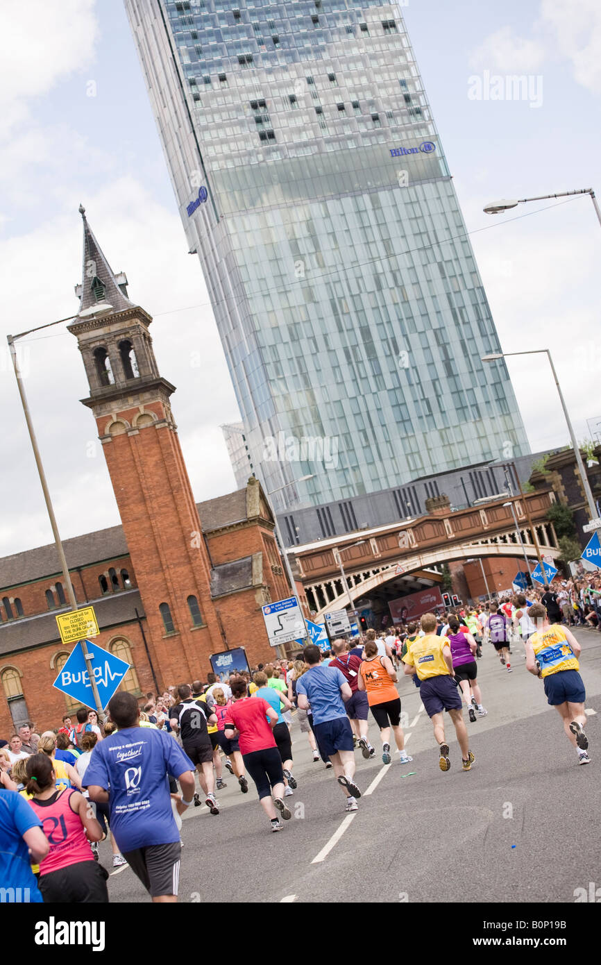 Angled shot of Manchester 10K Greatrun May 2008 with Beetham Tower ...