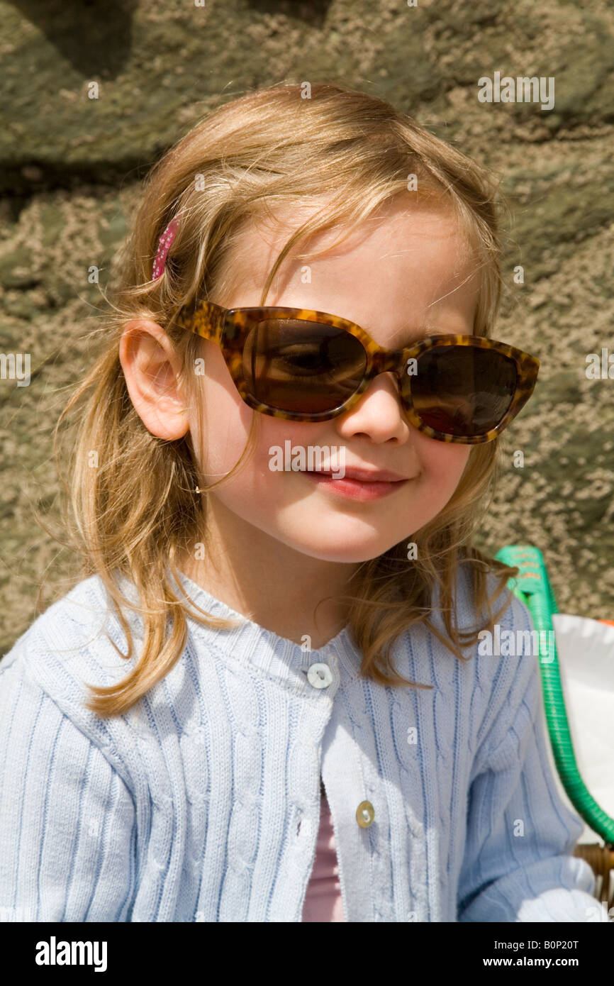 young girl wearing adult sunglasses Stock Photo - Alamy