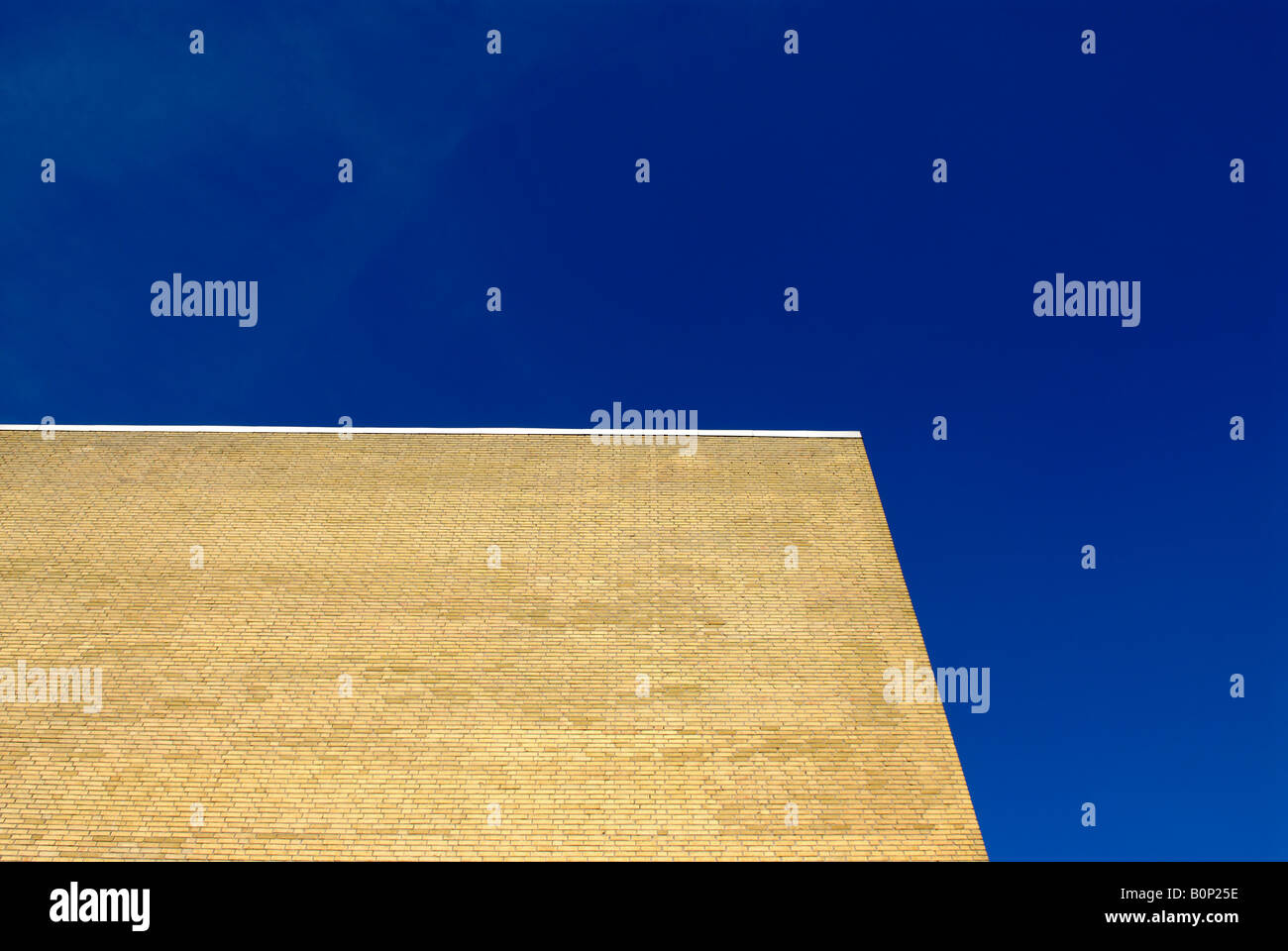 Edgy brick wall hi-res stock photography and images - Alamy