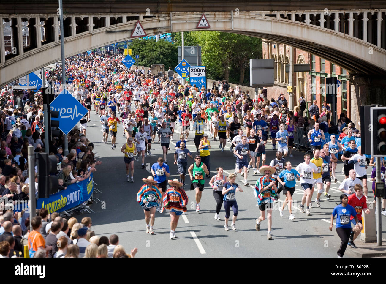 Manchester 10K Greatrun May 2008 on Deansgate under Bridgewater Viaduct ...