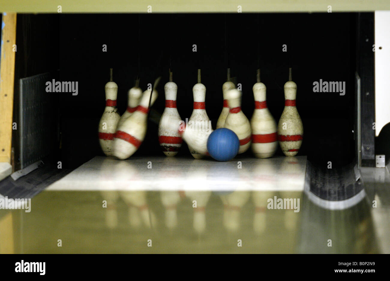 Bowling uk ten pin hi-res stock photography and images - Alamy