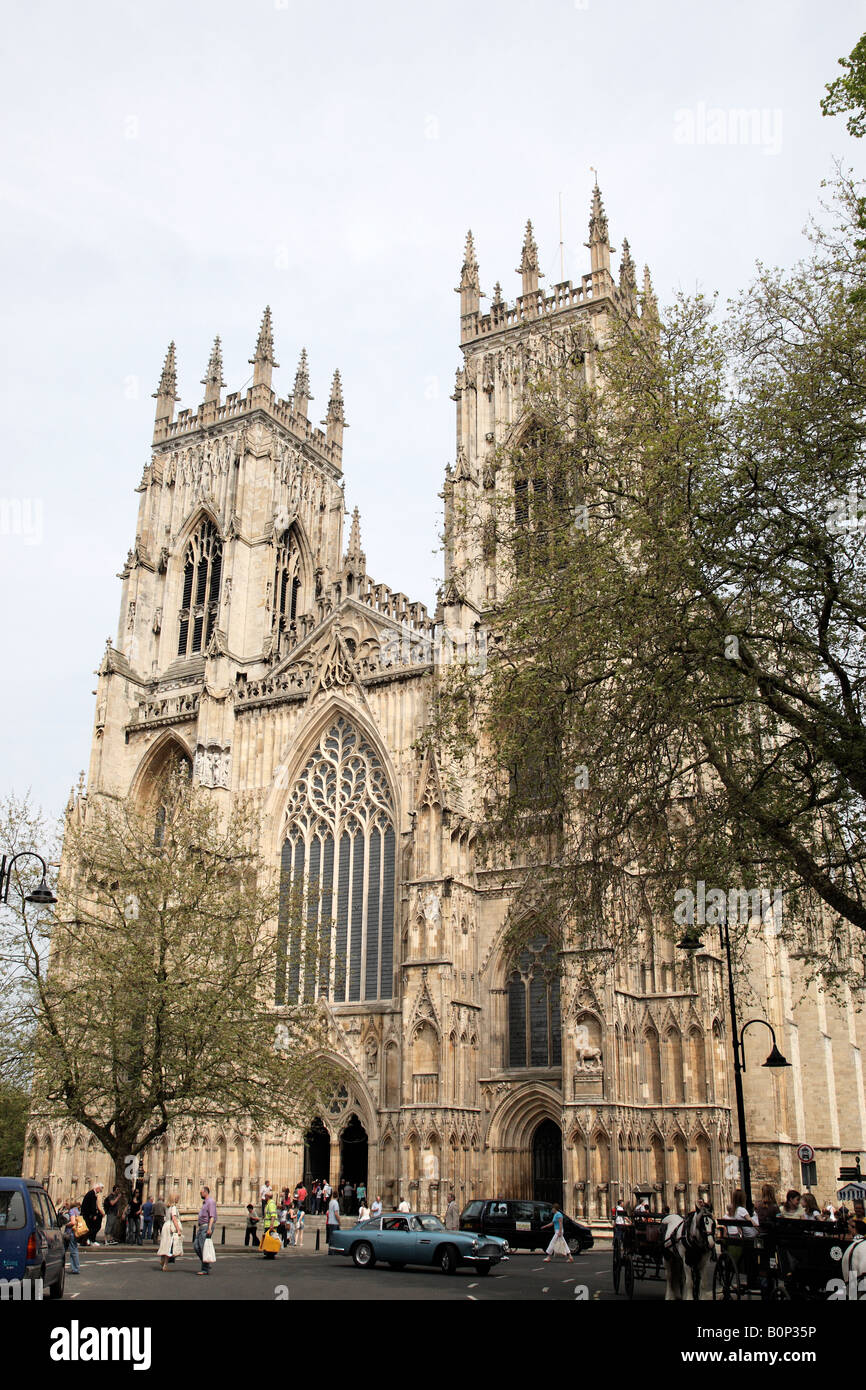 York minster largest gothic cathedral hi-res stock photography and ...