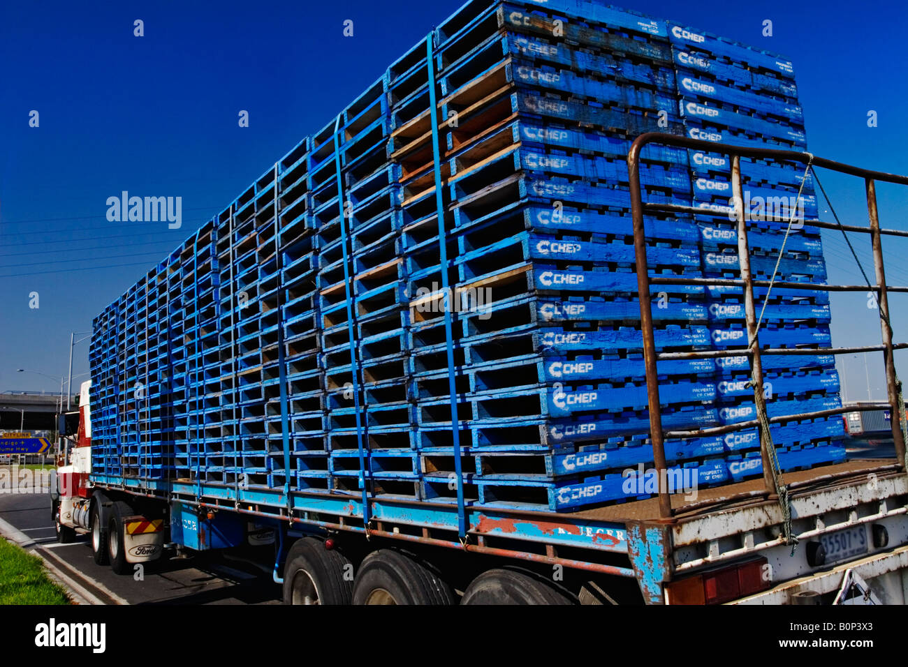 Transportation and Trucking / A Semi - Trailer transporting Freight ...