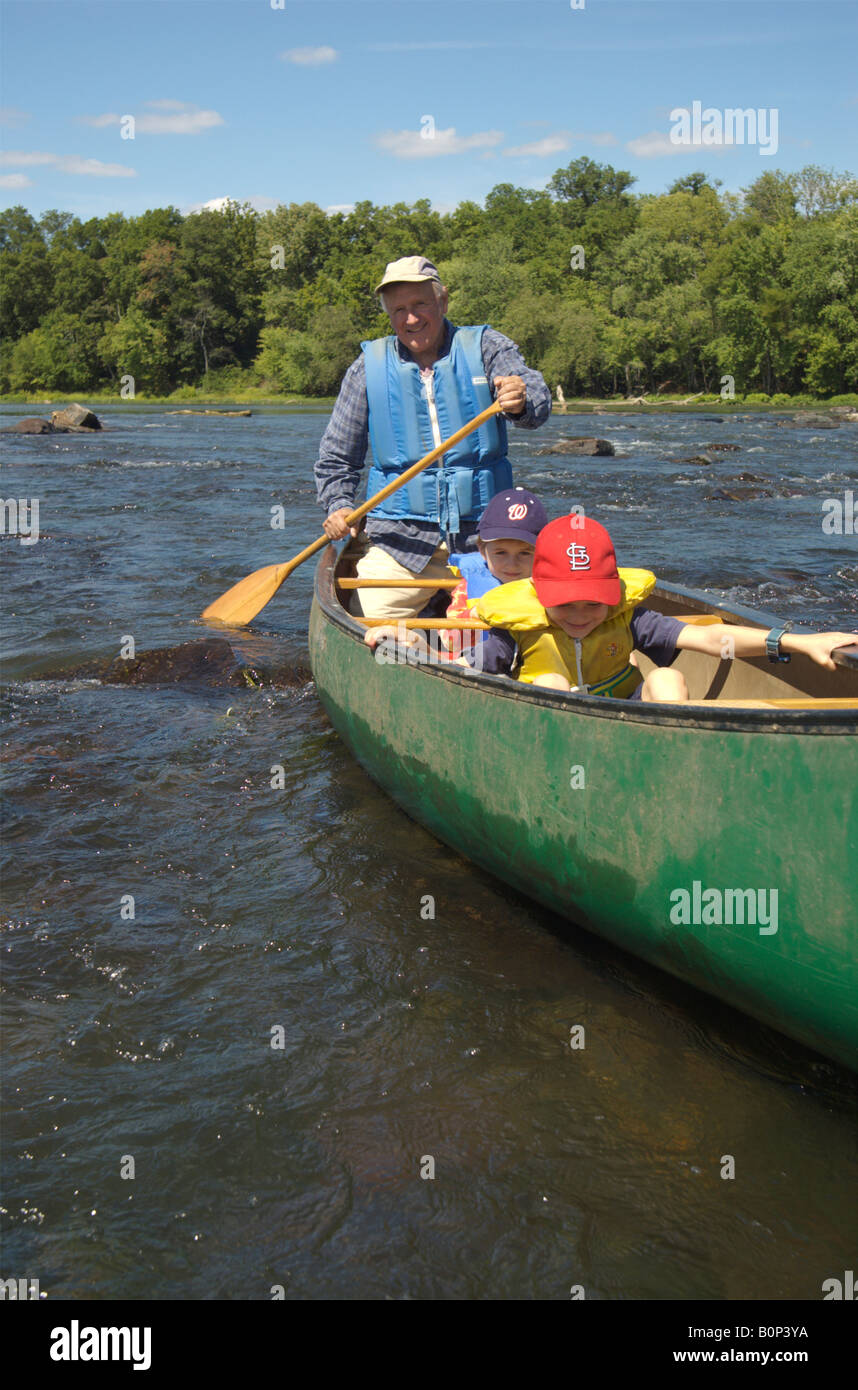 Kids boating canoe hi-res stock photography and images - Alamy