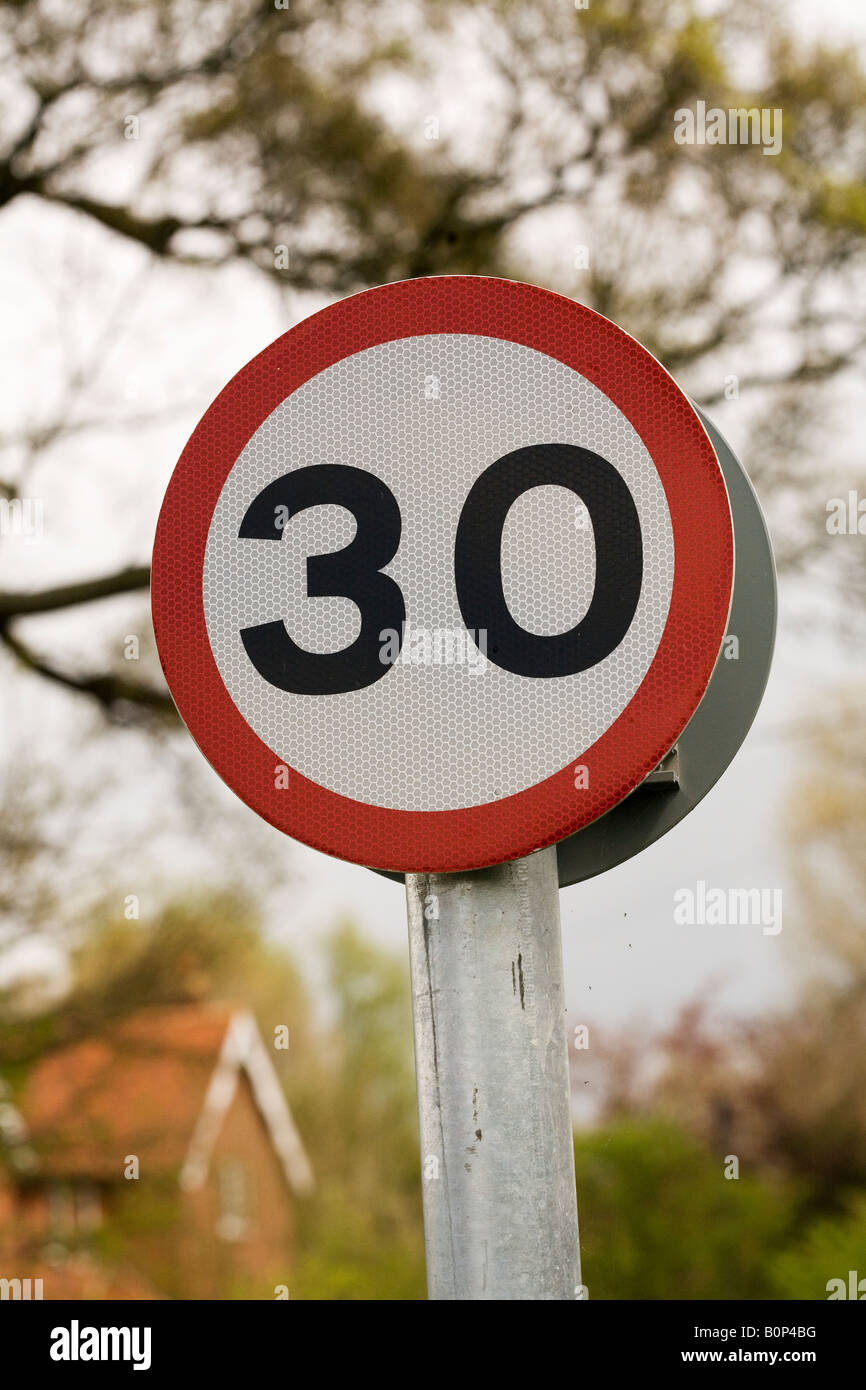 30 mph sign hi-res stock photography and images - Alamy