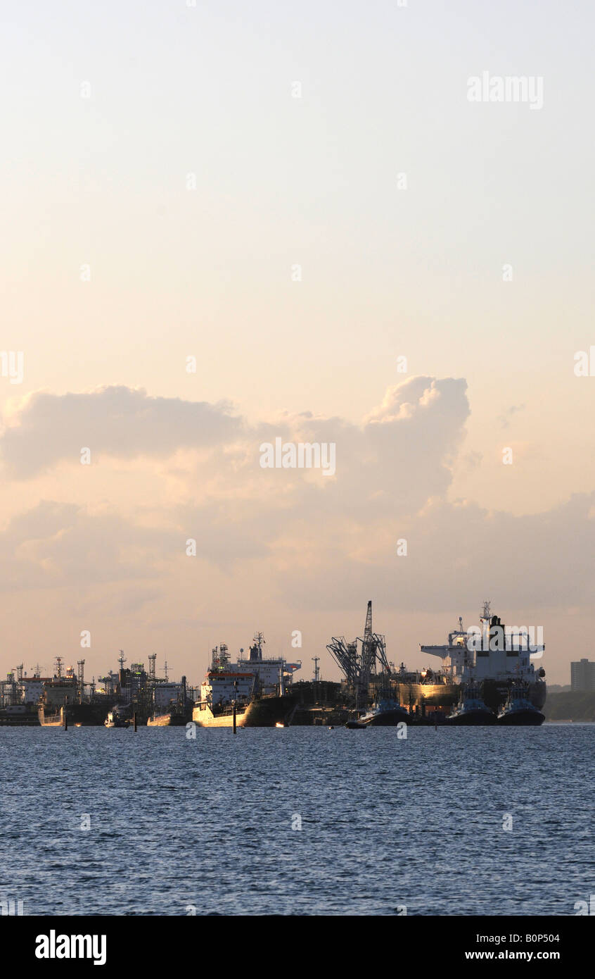 Fawley oil terminal hi-res stock photography and images - Alamy