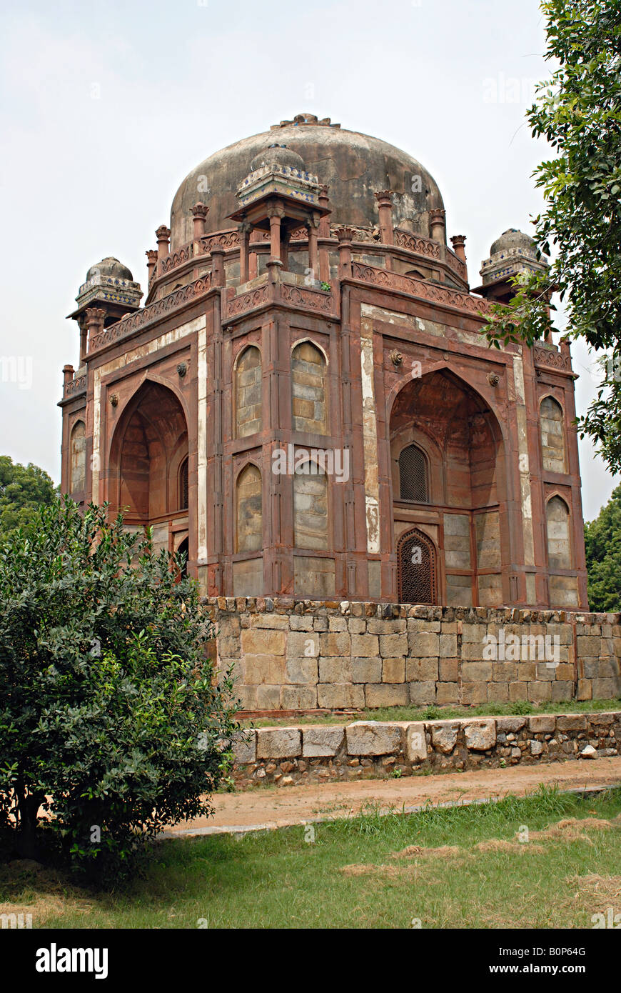 Delhi. Humayun's Tomb complex. Barbers Tomb circa. 1590-91. Masjid on ...