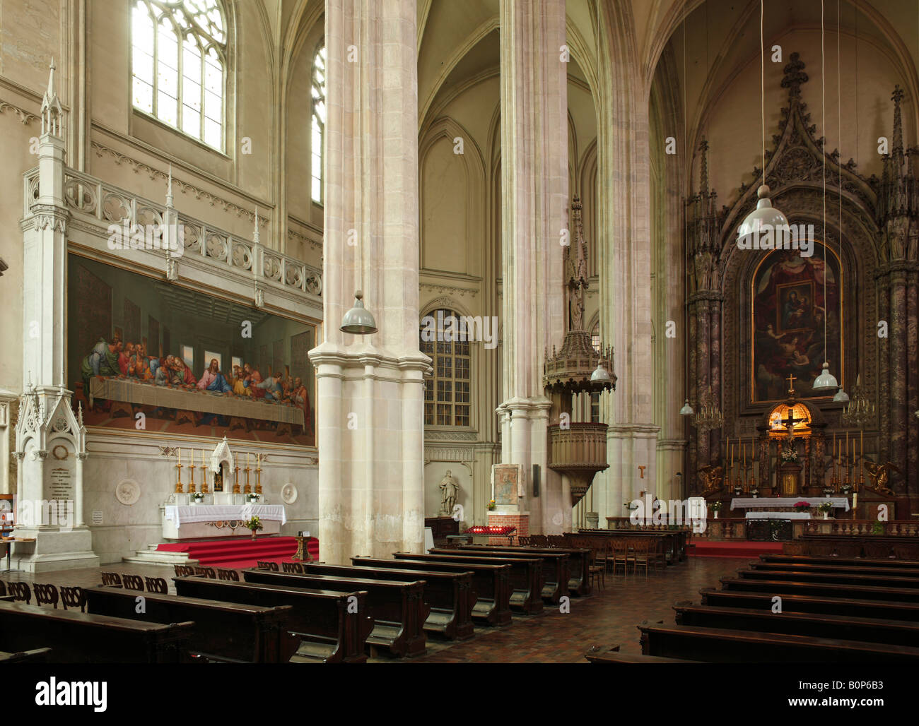 Wien, Minoritenkirche, Innenraum nach Nordosten, links Mosaikkopie von ...