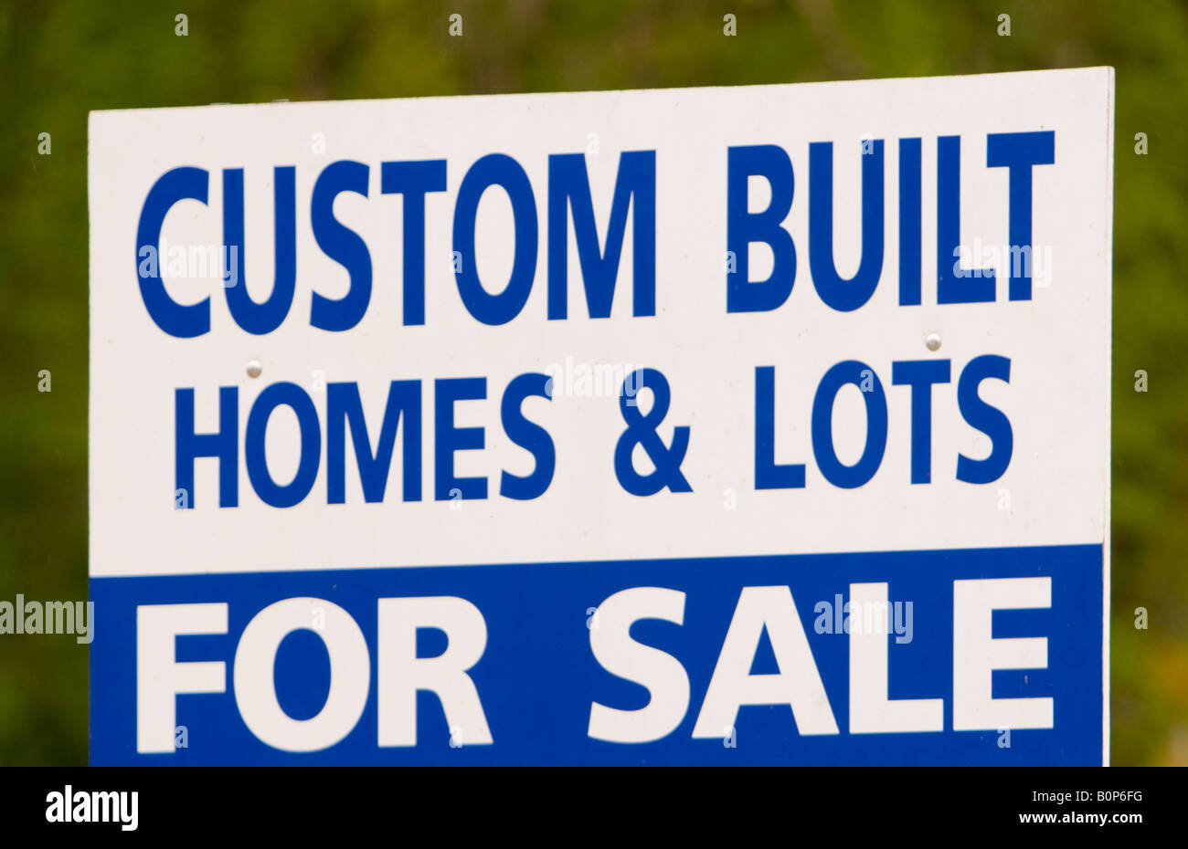 Sign advertising custom built homes and lots for sale Stock Photo - Alamy