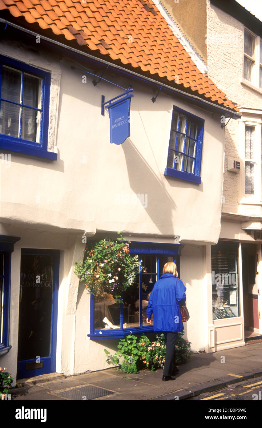 Row of quaint buildings hi-res stock photography and images - Alamy