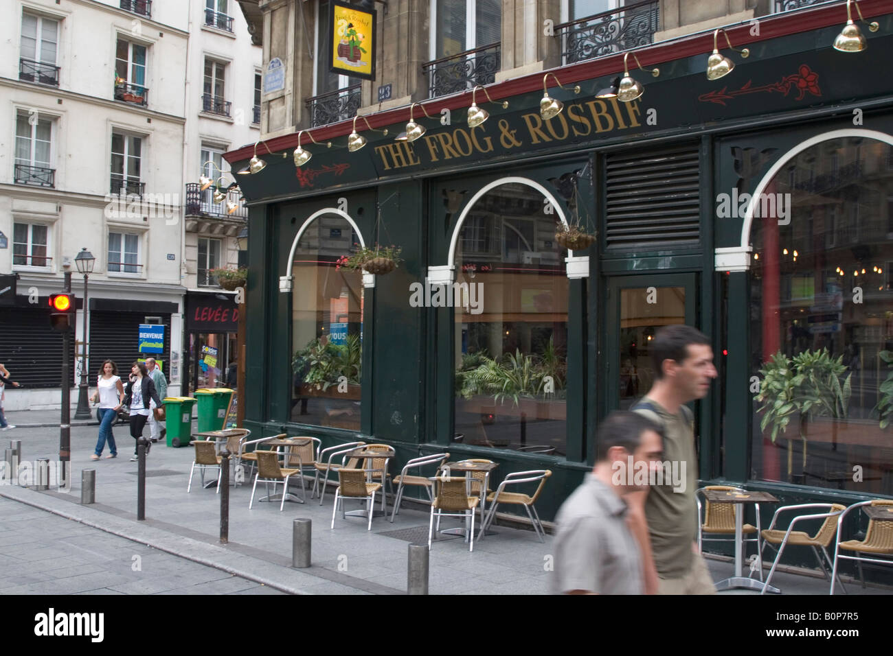 The 'Frog & Rosbif' traditional English pub in Paris catering for ...