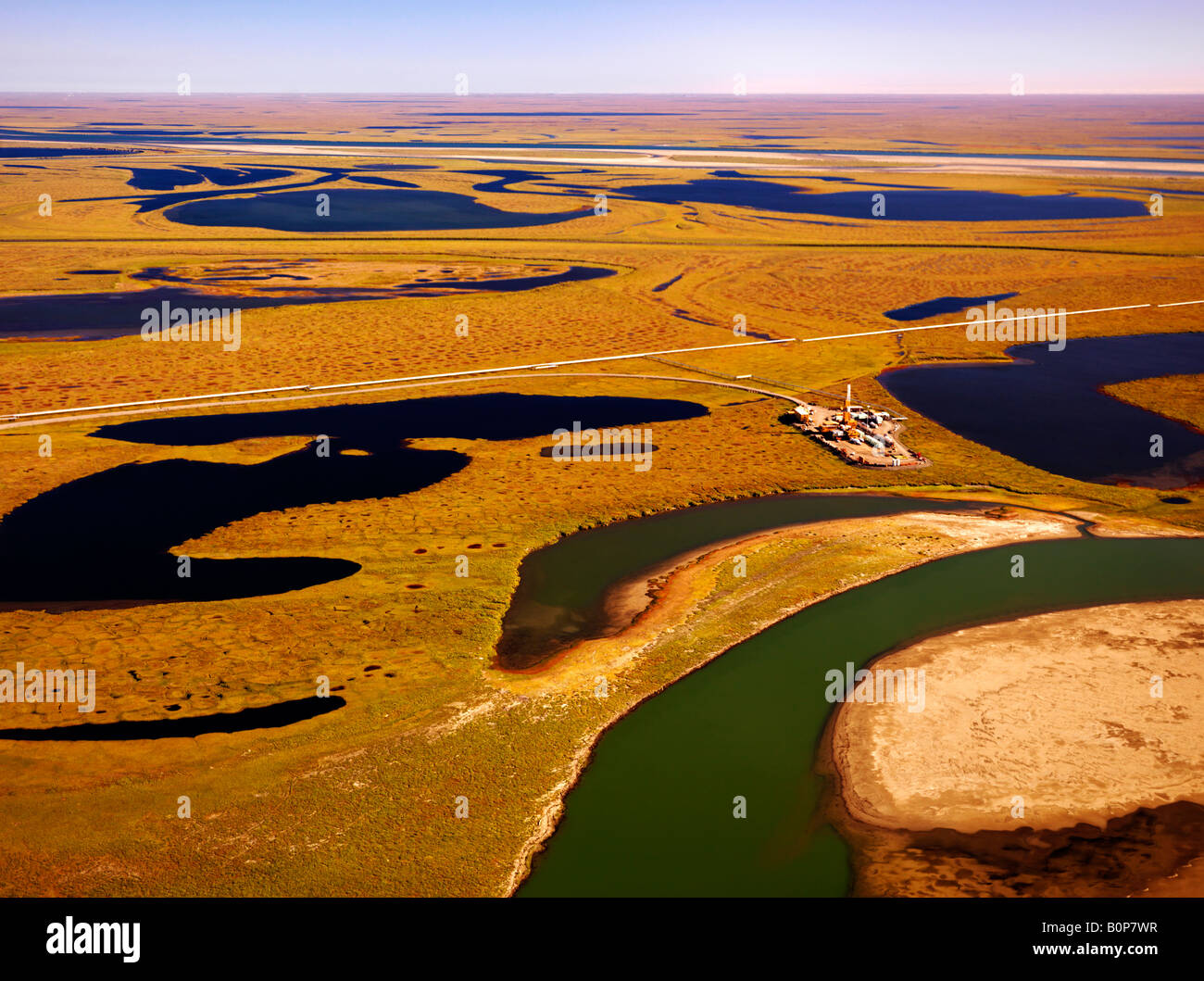 Oil well on north slope hi-res stock photography and images - Alamy