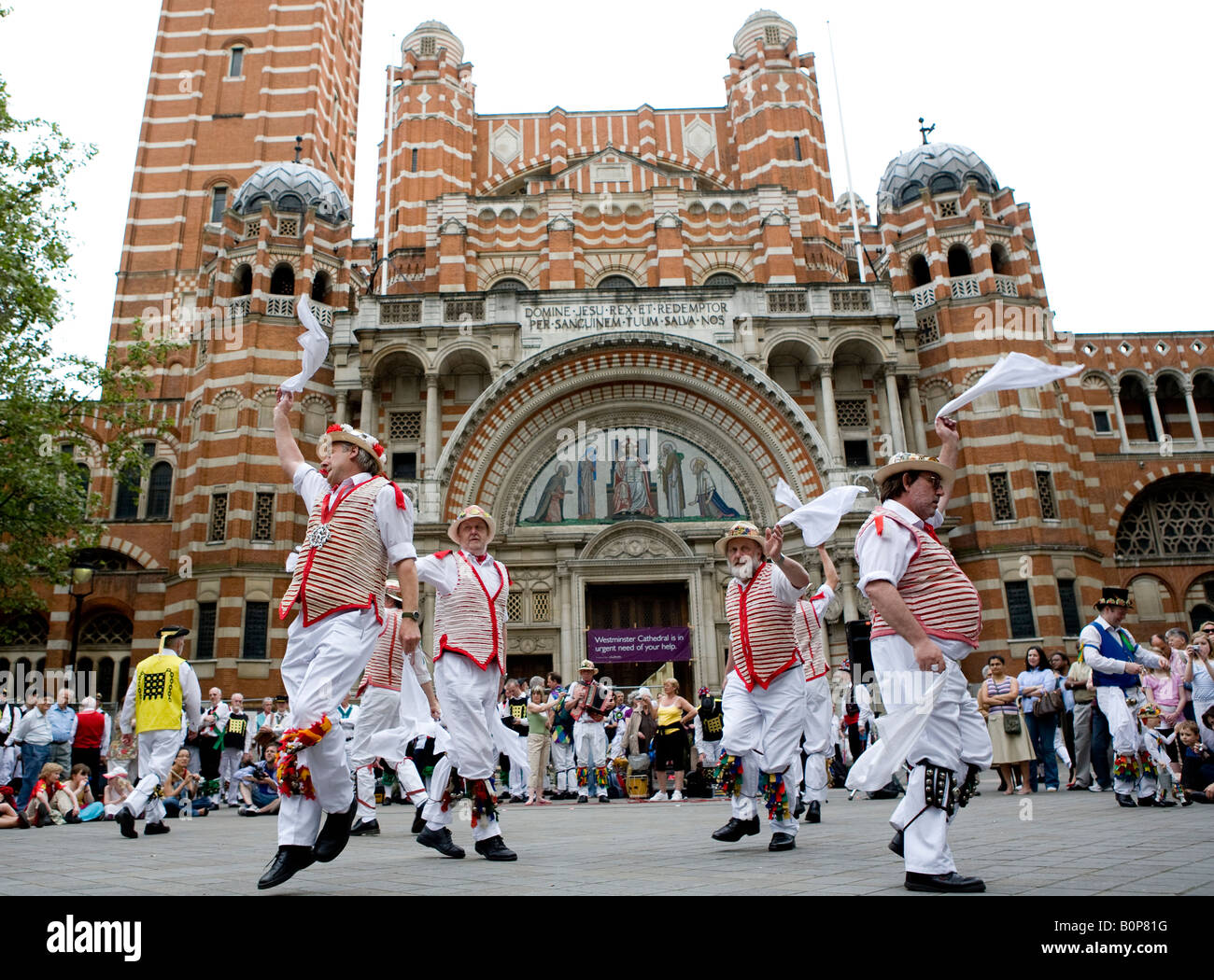 Dancer dance traditional british hi-res stock photography and images ...