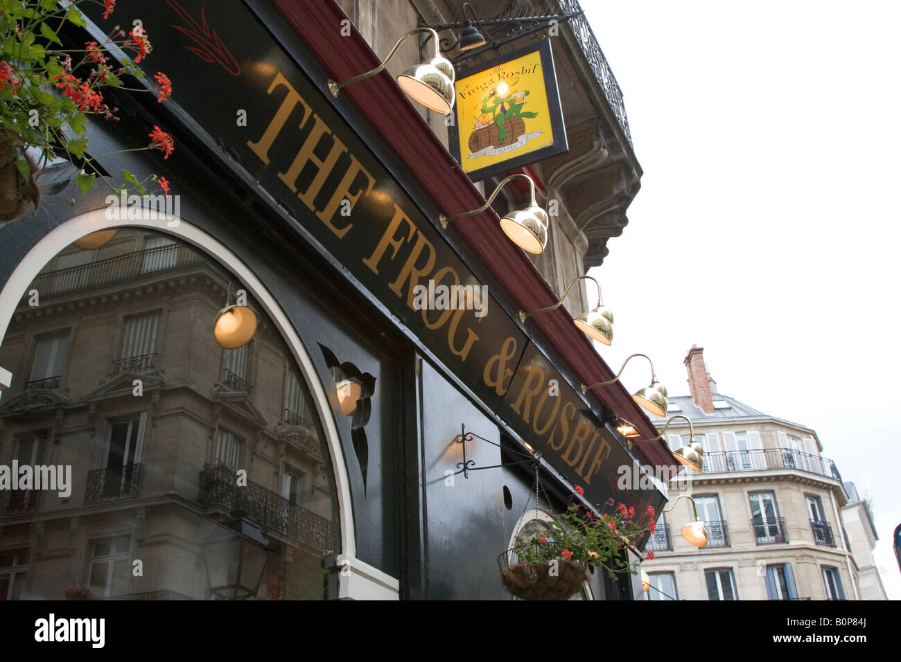 The 'Frog & Rosbif' traditional English pub in Paris catering for ...