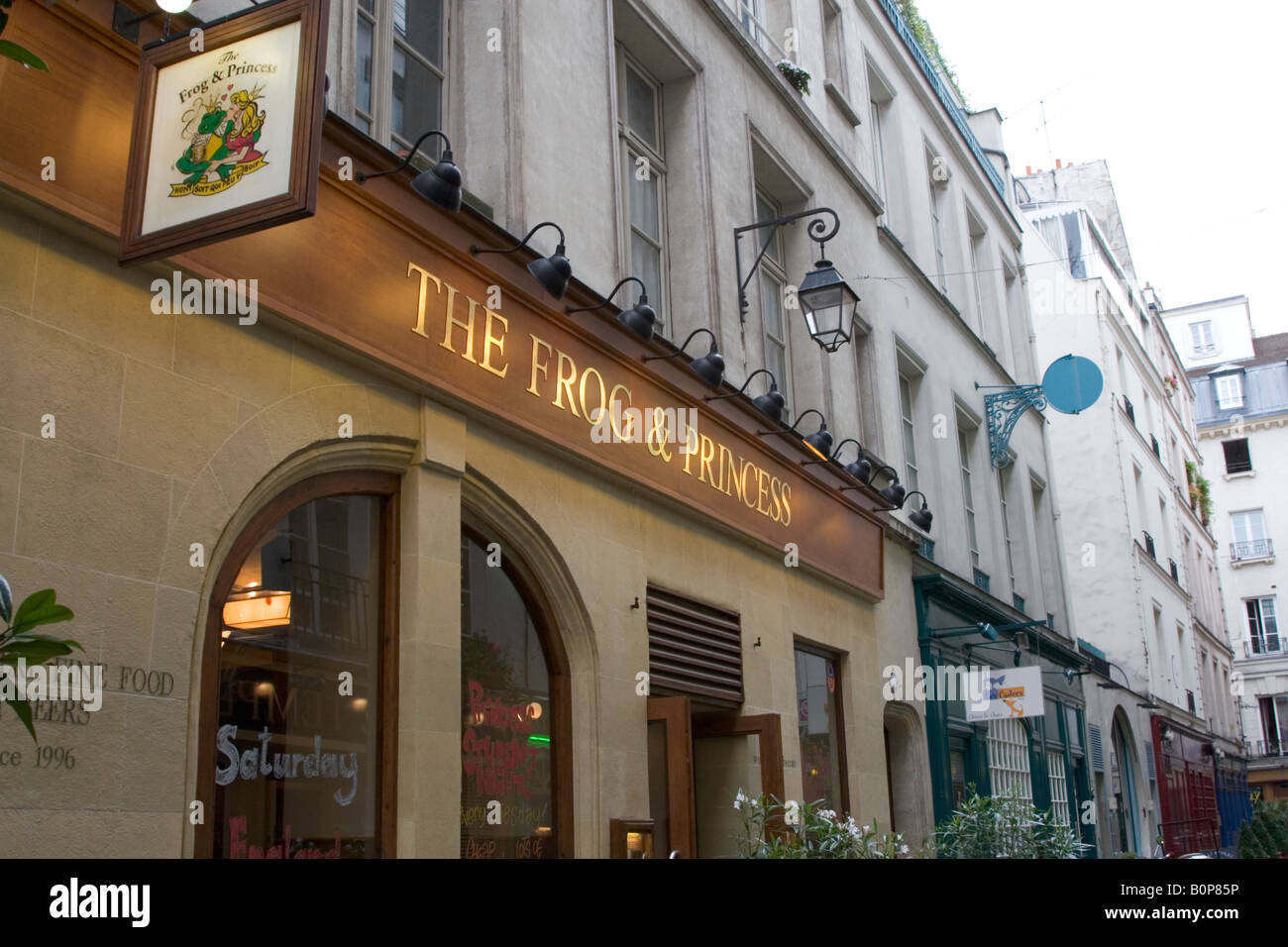 The 'Frog & Princess' traditional English pub in Paris catering for ...