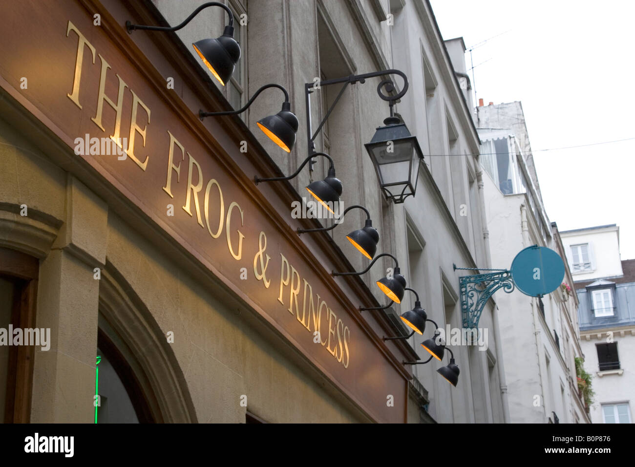 The 'Frog & Princess' traditional English pub in Paris catering for ...