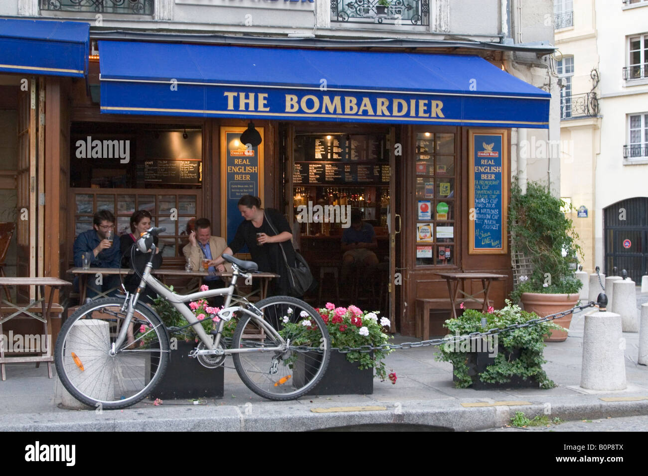 British pub in paris hi-res stock photography and images - Alamy