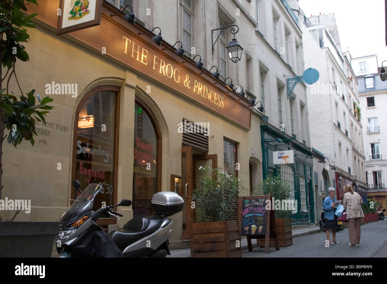 The 'Frog & Princess' traditional English pub in Paris catering for ...