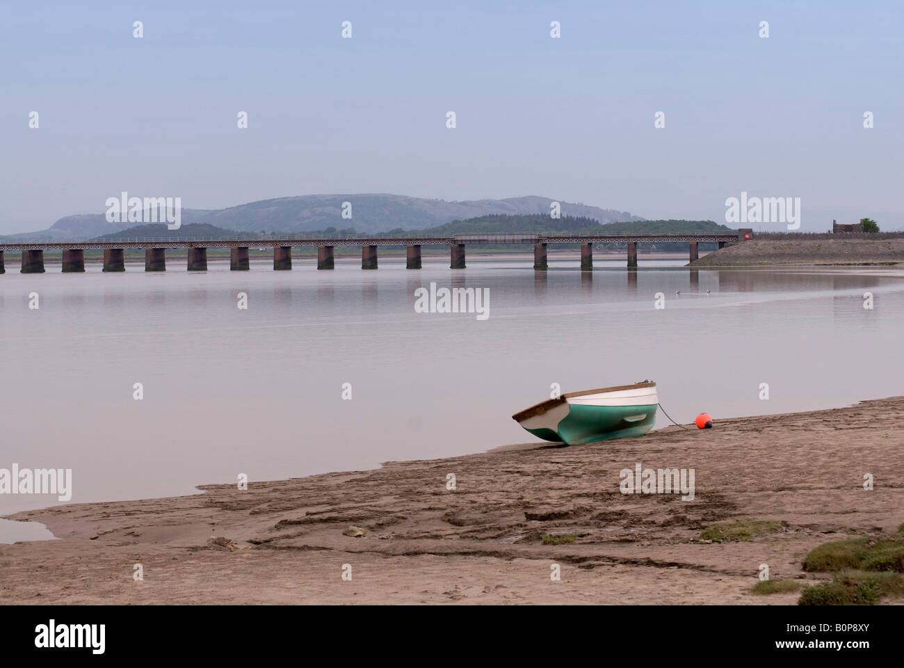 Dingy on beach hi-res stock photography and images - Alamy