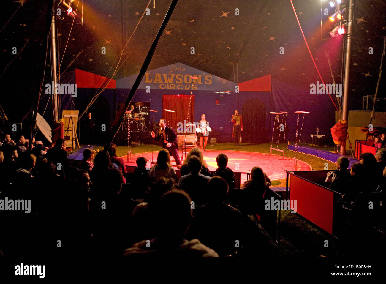 Trapeze clown hi-res stock photography and images - Alamy