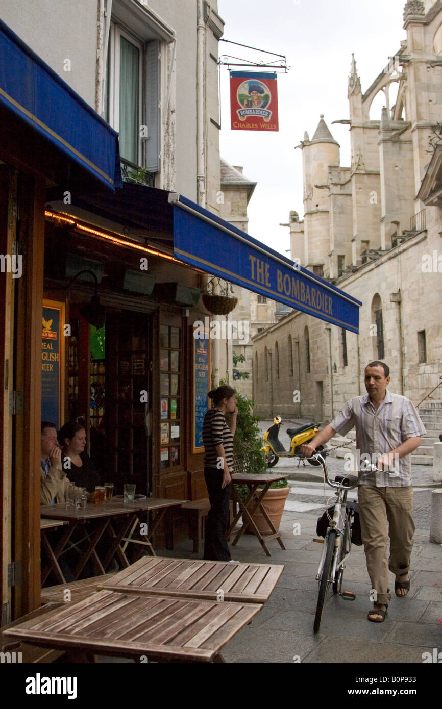 The Bombardier traditional English pub in Paris catering for English ex ...