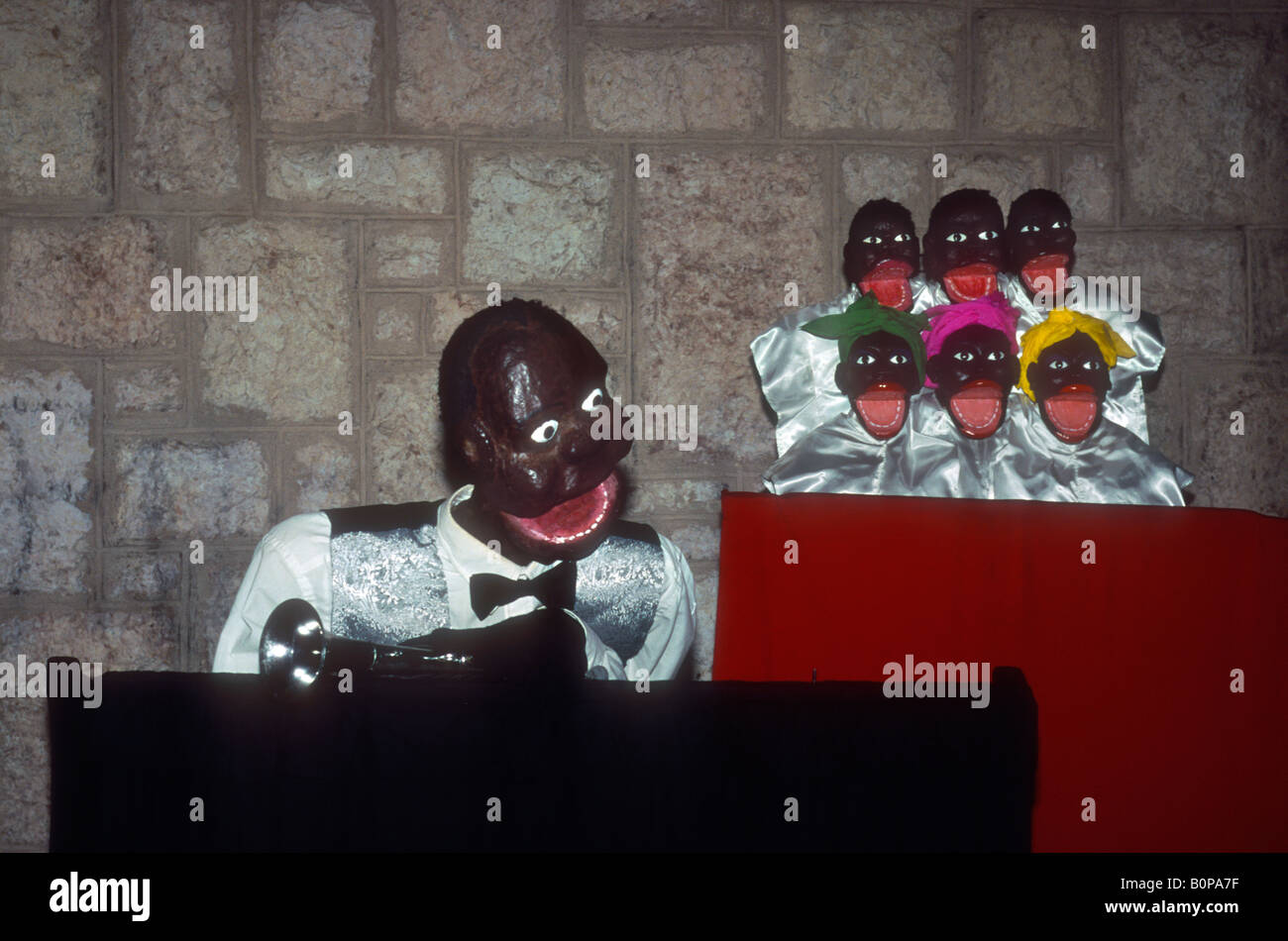 Street puppet theatre hi-res stock photography and images - Alamy