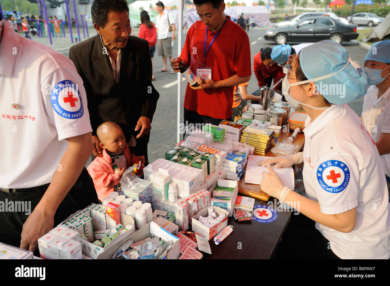 Doctors from the Red Cross Society of China see patients at a quake ...