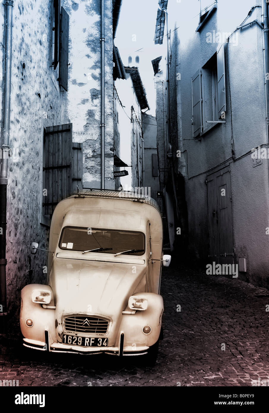 CITROEN 2CV CAR FRANCE FRENCH VILLAGE VEHICLE ICON Stock Photo - Alamy