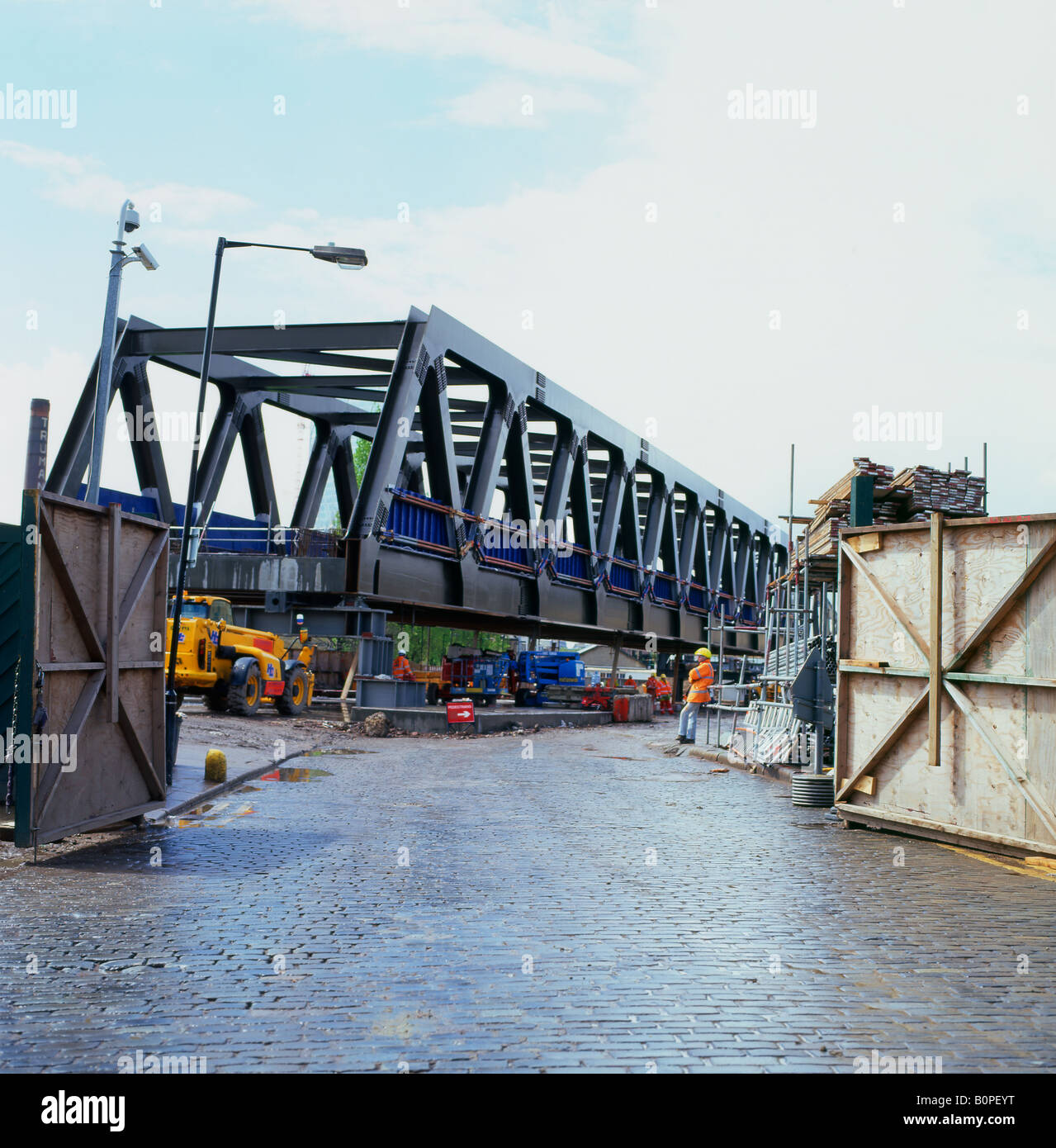 The new East London Line extension overground train line bridge on ...