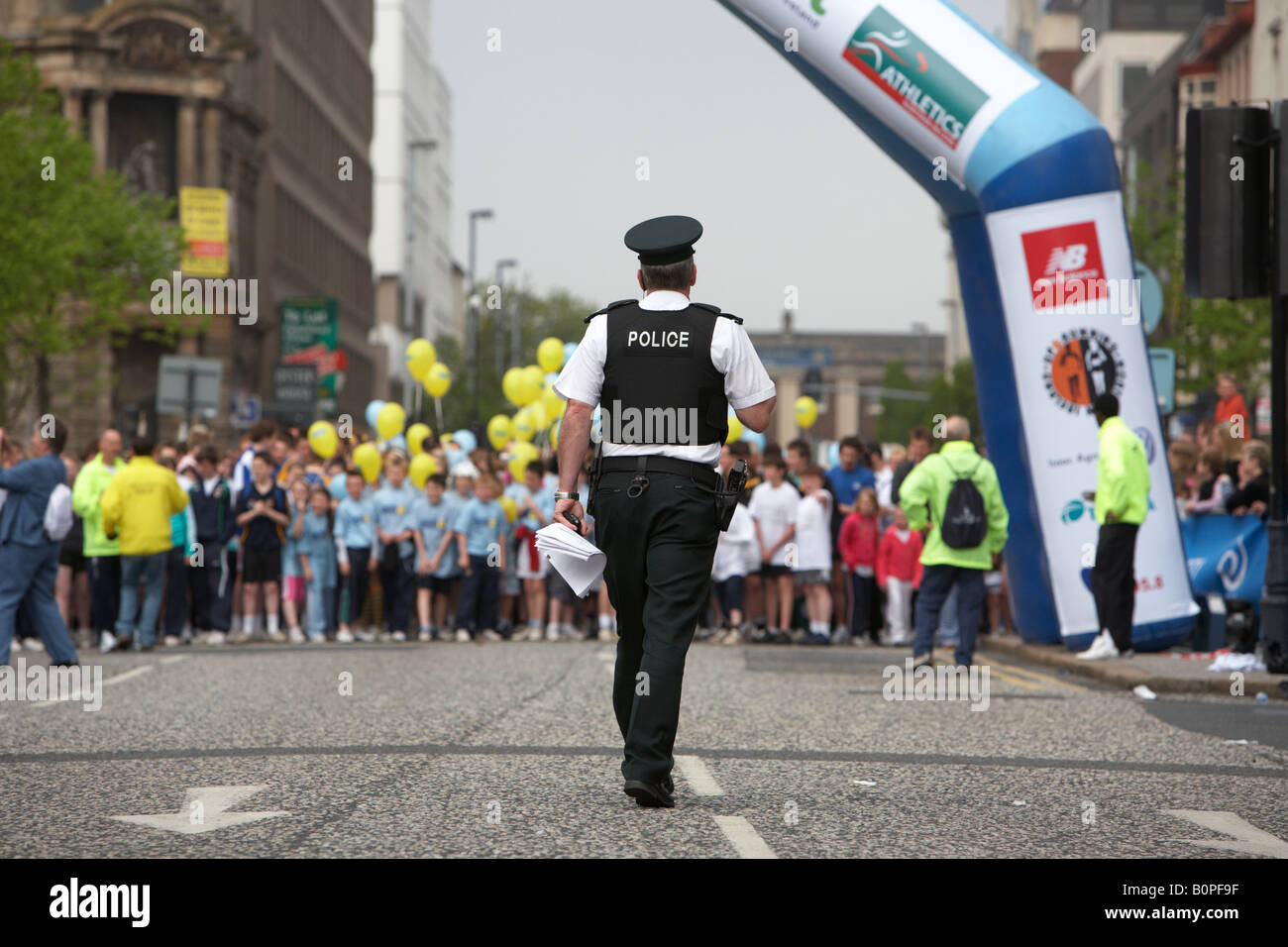 PSNI police service northern ireland officer on patrol during belfast ...
