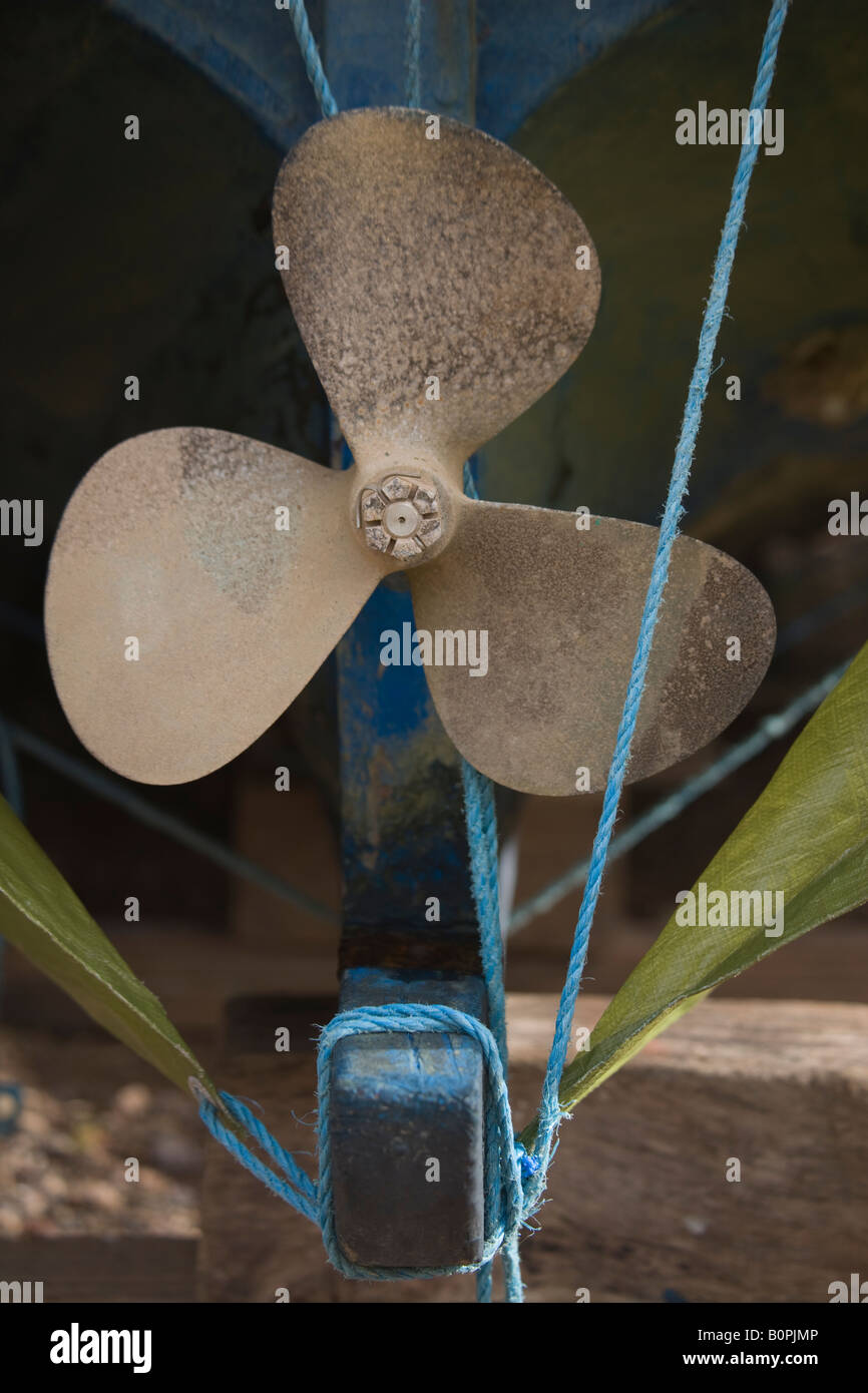 Close up of weathered boat propeller Stock Photo - Alamy