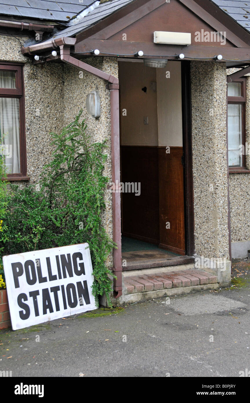 Polling Station sign outside entrance to village hall Stock Photo - Alamy