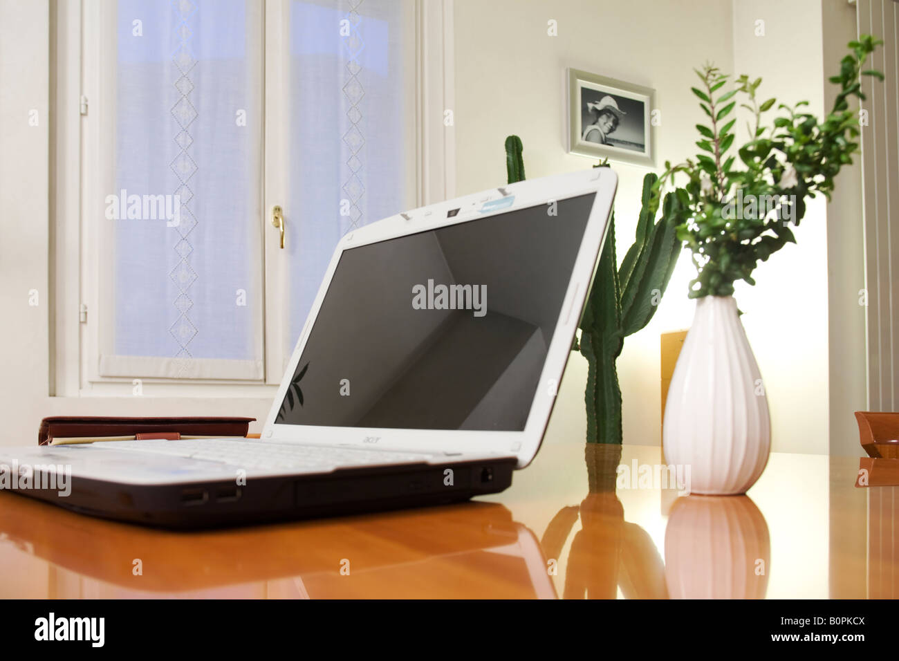 Focus on screen hi-res stock photography and images - Alamy