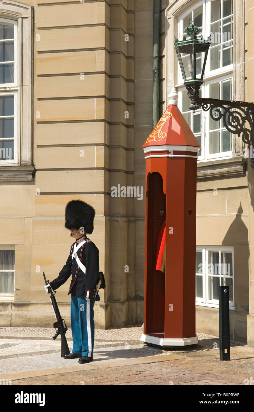 Royal Guard at Amalienborg Palace Stock Photo - Alamy