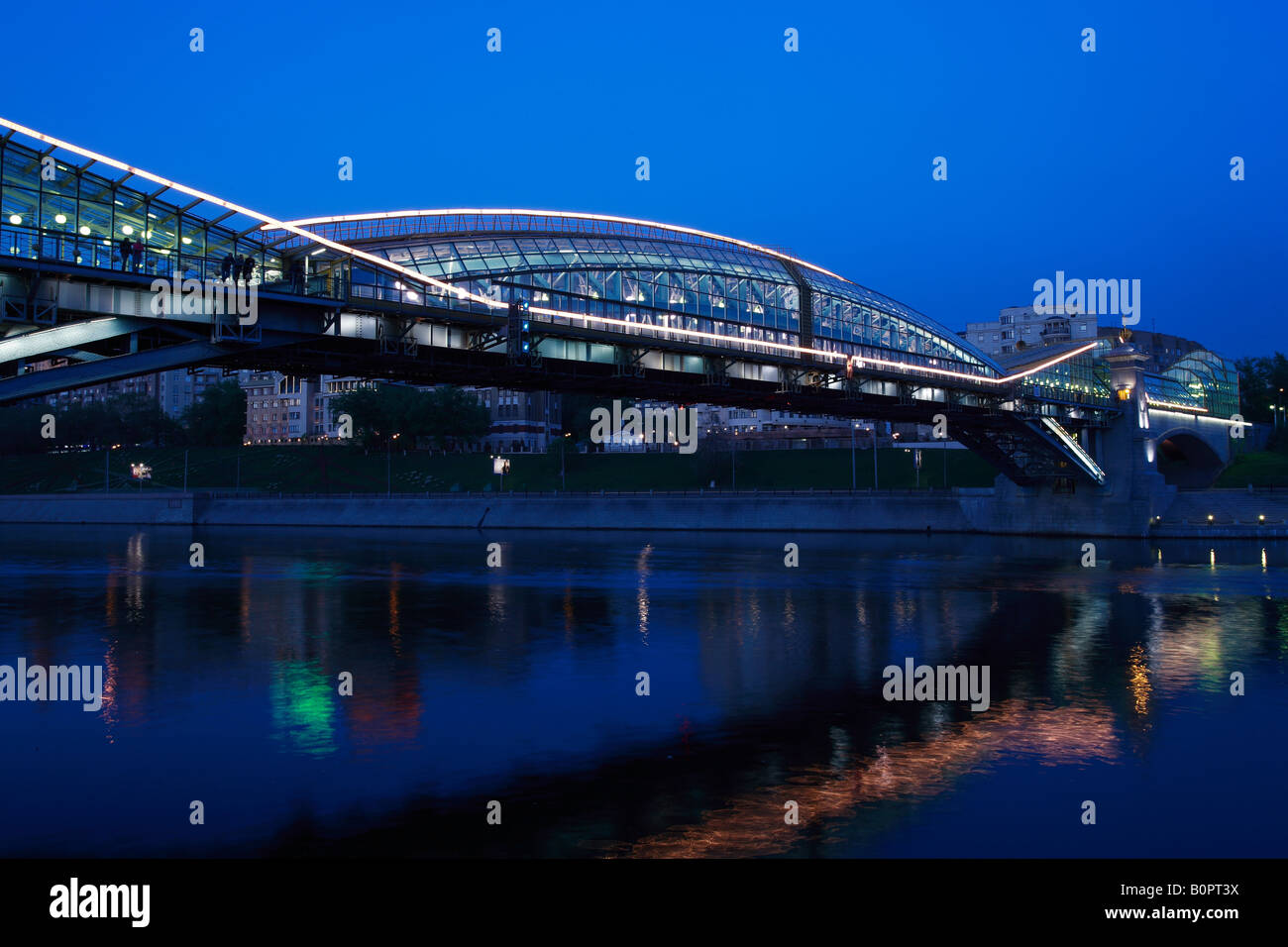 Railway bridge roof hi-res stock photography and images - Alamy