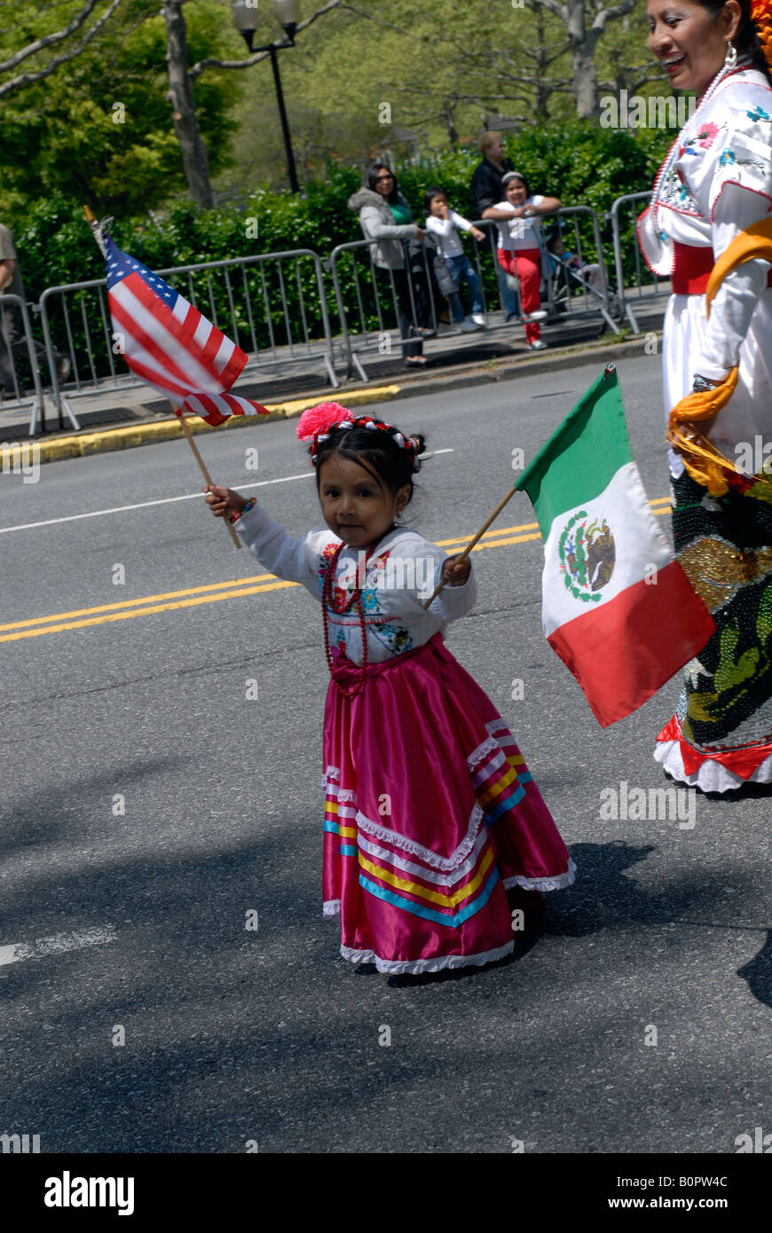 Girls parade mexico hi-res stock photography and images - Alamy