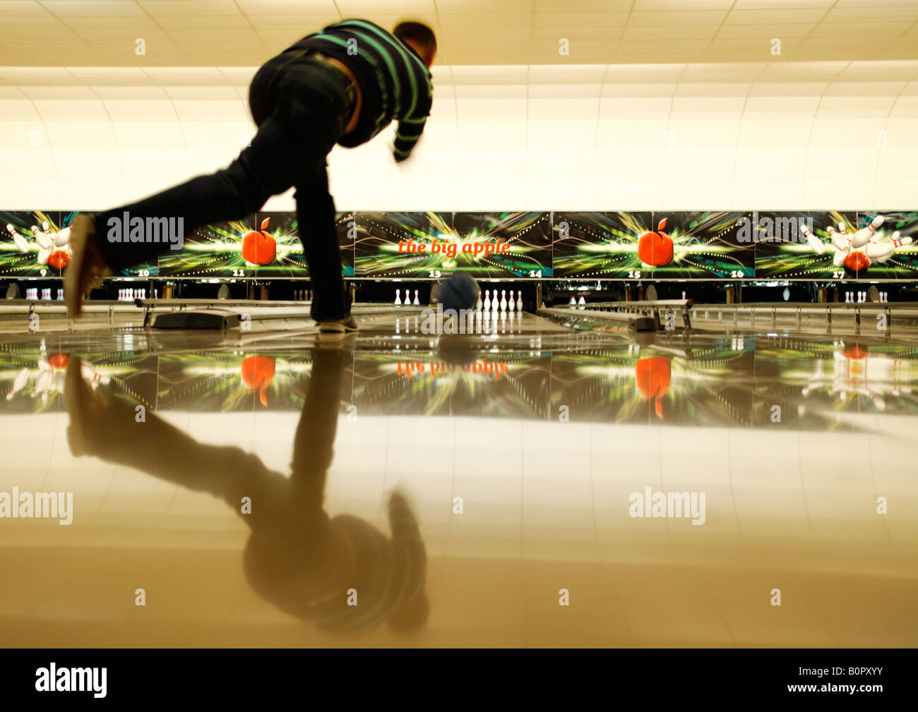 10 pin bowling hi-res stock photography and images - Alamy
