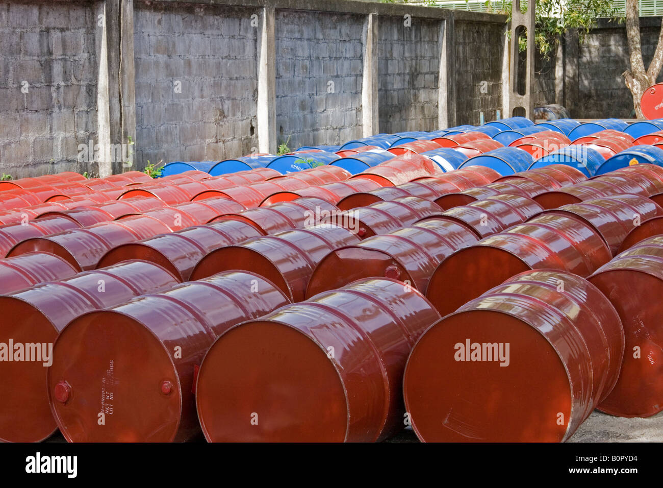 Oil barrels hi-res stock photography and images - Alamy