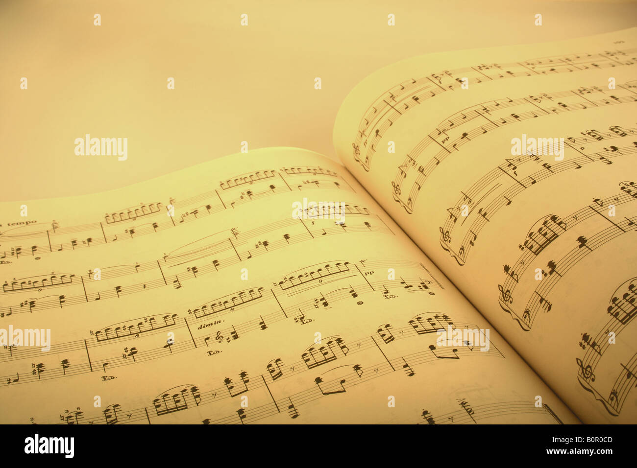 Vintage music book hi-res stock photography and images - Alamy