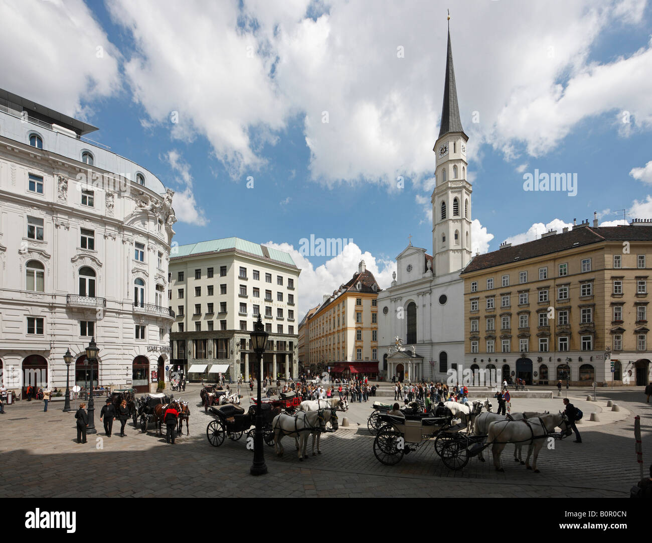 Wien, Michaelerplatz, "Looshaus", Michaelerkirche und ...