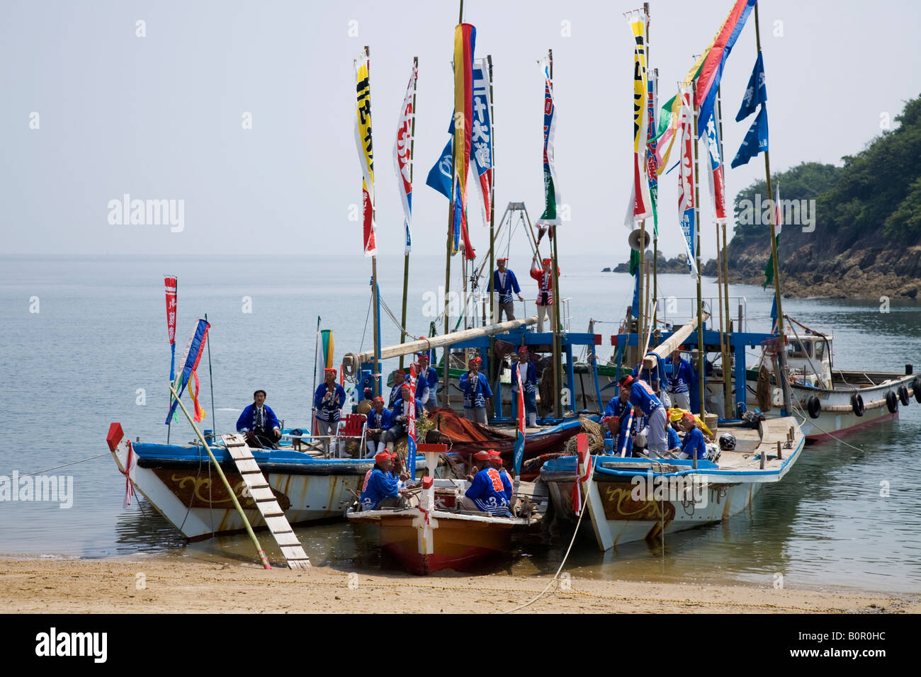 Japanese fishing boats hi-res stock photography and images - Alamy