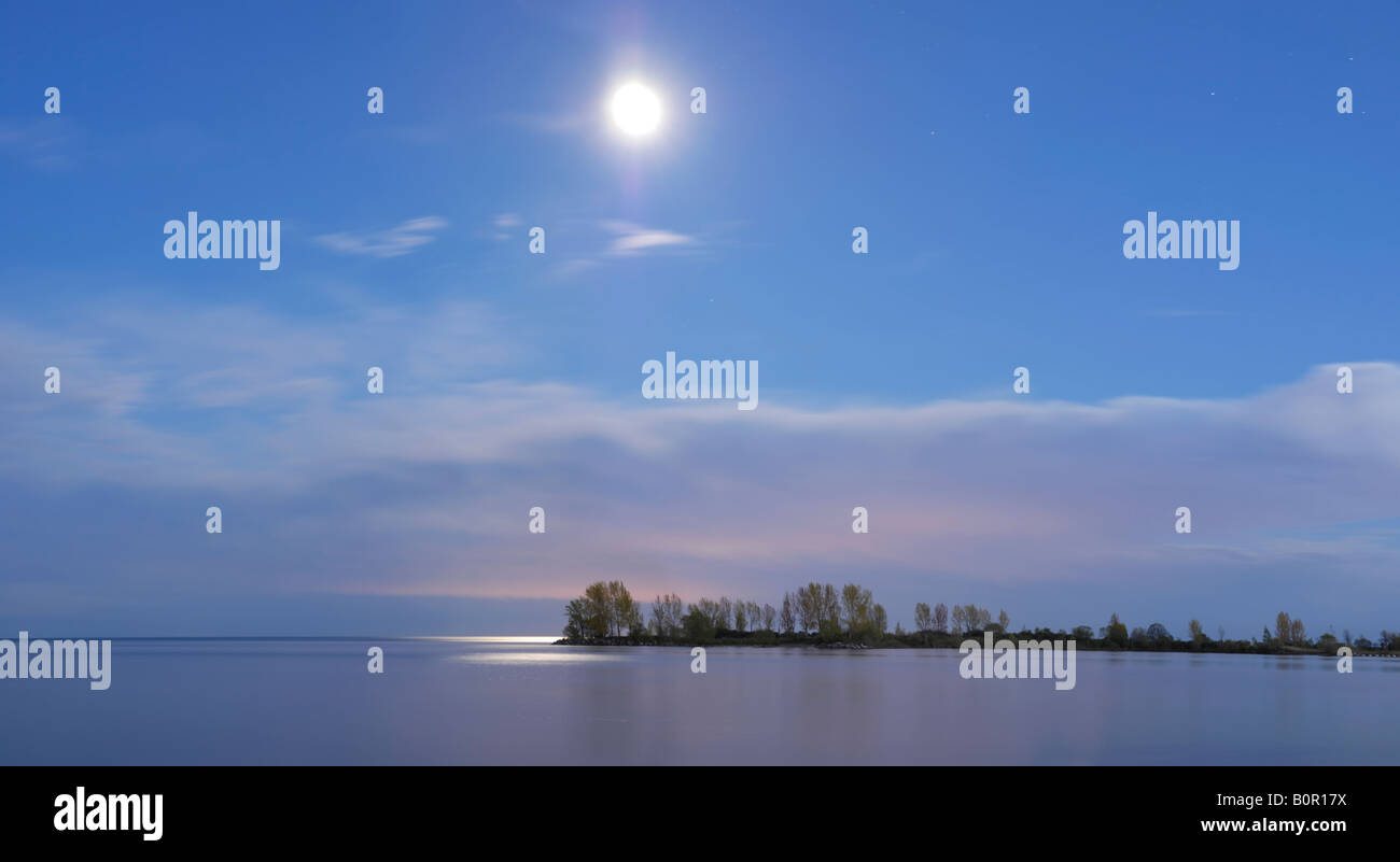 Moonlight lake shore night hi-res stock photography and images - Alamy