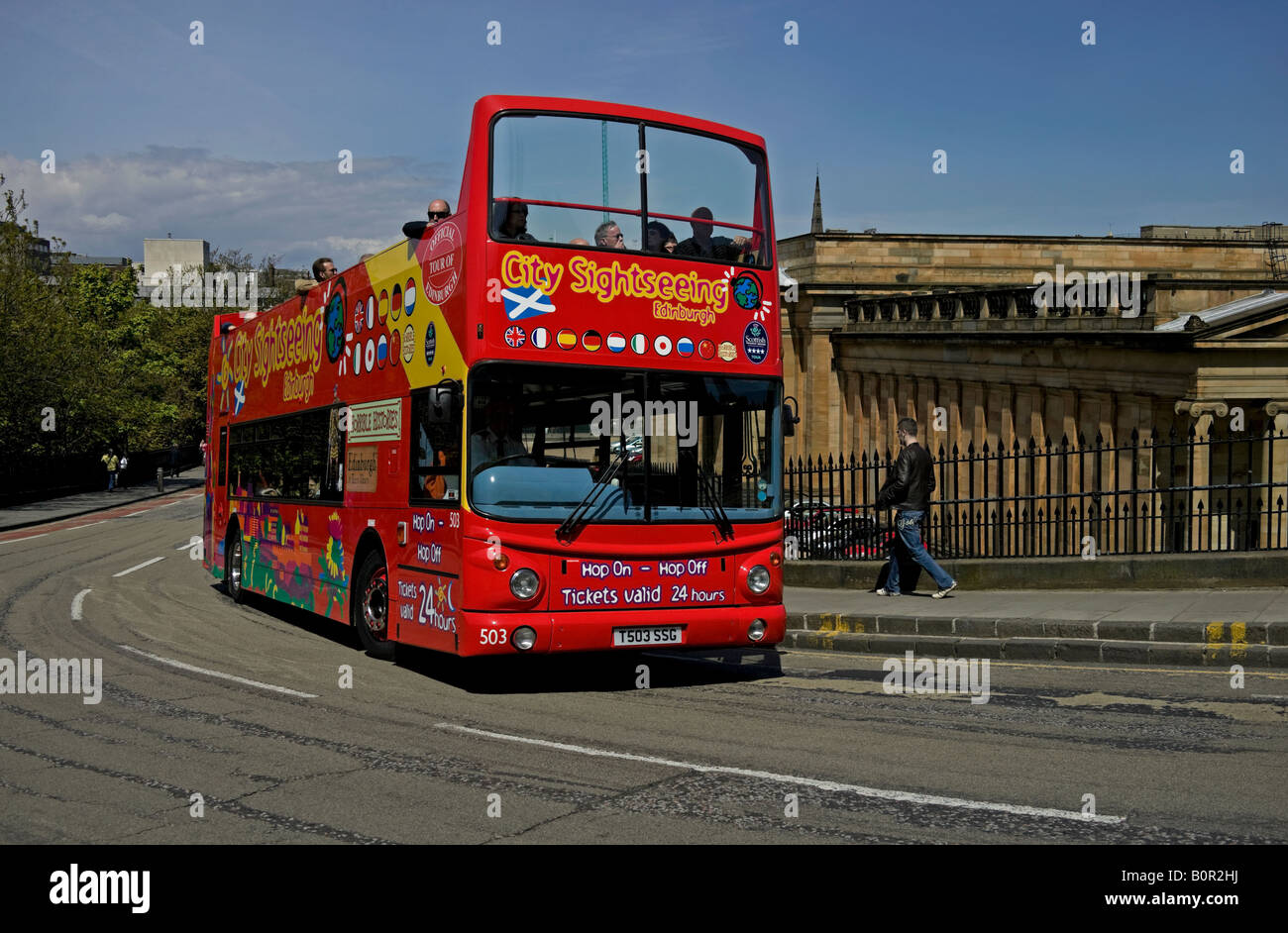 Edinburgh city tour bus hi-res stock photography and images - Alamy