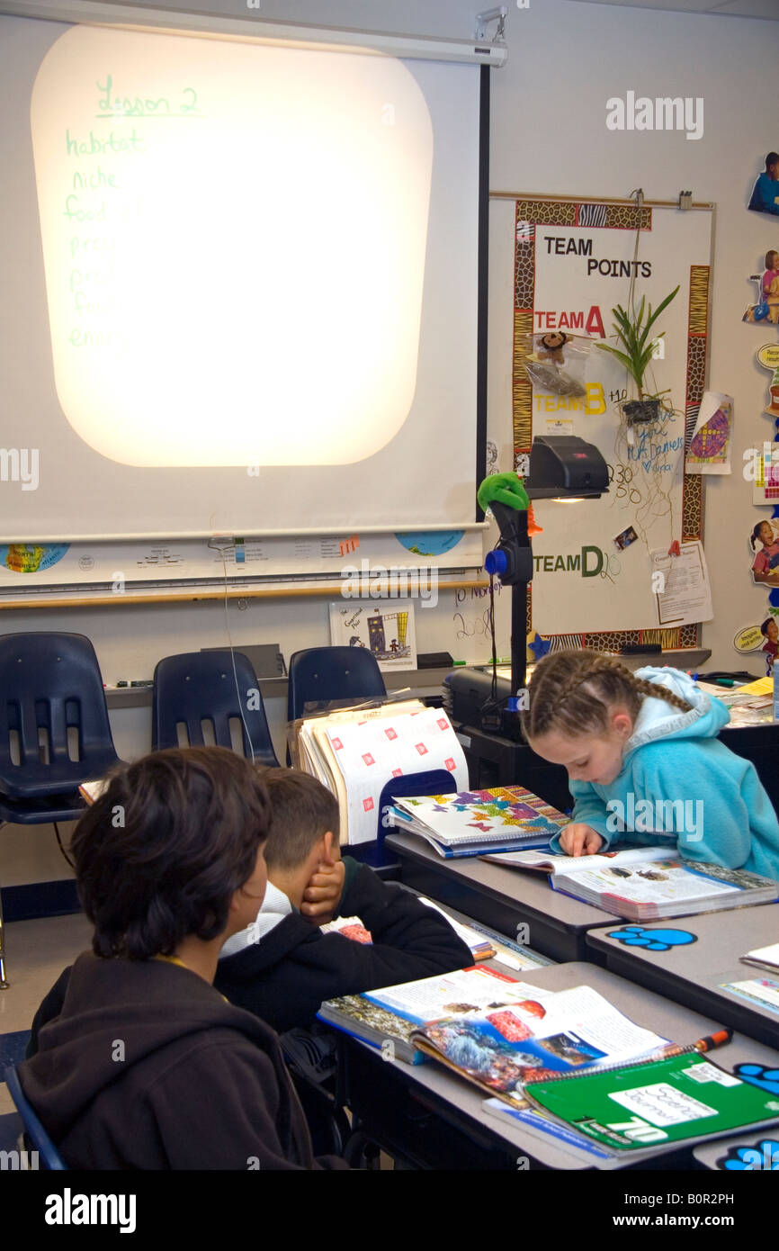 Fourth grade classroom hi-res stock photography and images - Alamy