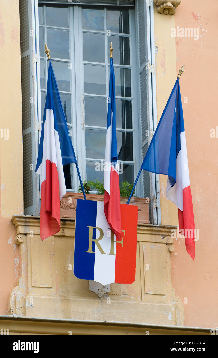 Outside exterior flags hi-res stock photography and images - Alamy
