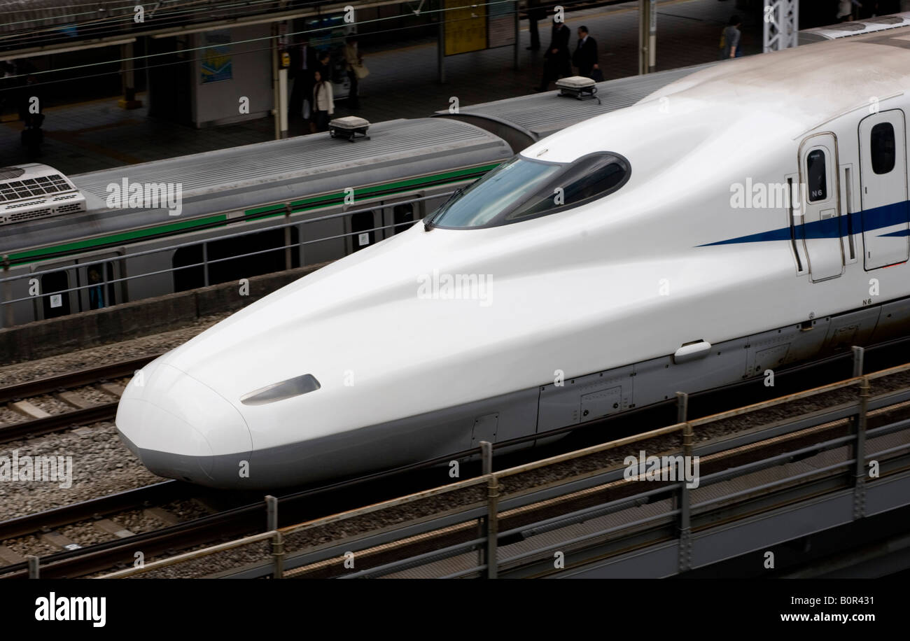 New N700 shinkansen bullet train travels through central Tokyo Stock ...