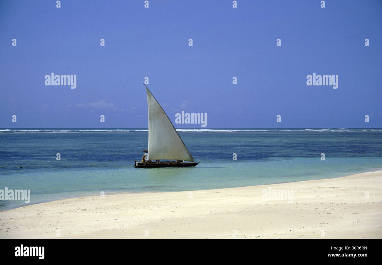 Single sail boat hi-res stock photography and images - Alamy